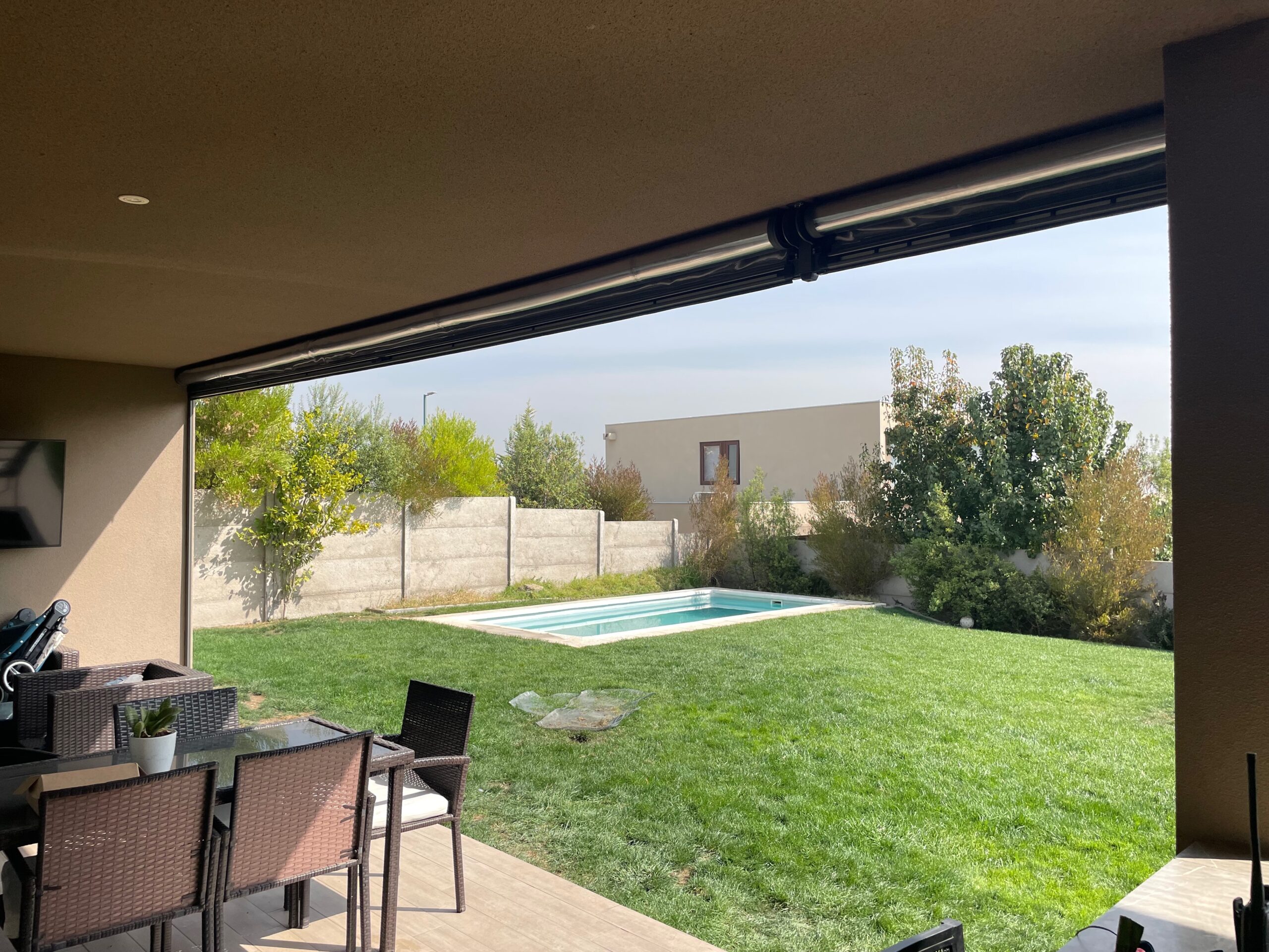 Toldo Exterior Ziptrak PVC - Urban Design Chile